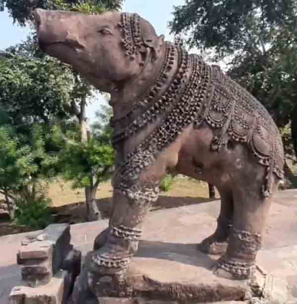 Vishnu Varaha and ruins, Karitalai / Karanpur, Vijayraghavgarh, Katni ...